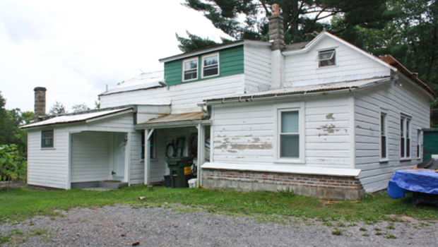 One Woman Transformed This Rickety Old Farmhouse Into A Beautiful Home