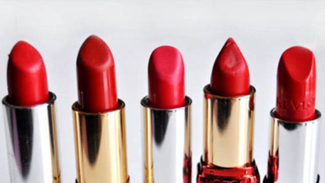 They Say Your Lipstick Shape Reveals Some Insight Into Your Personality