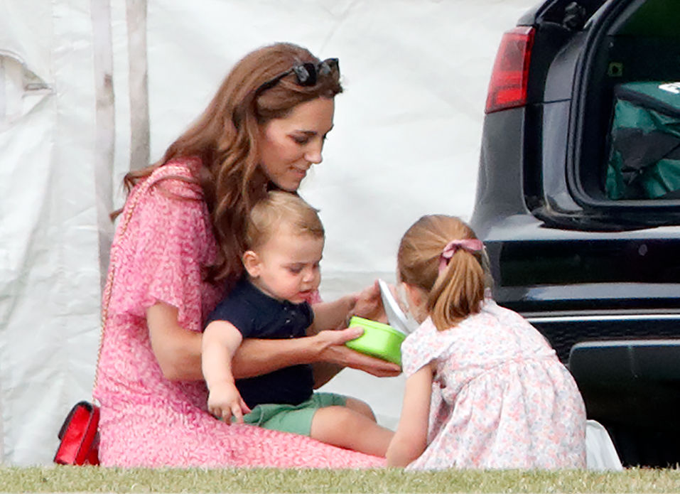 'Down to earth' Kate Middleton spotted shopping for Halloween costumes 'Down to earth' Kate Middleton spotted shopping for Halloween costumes