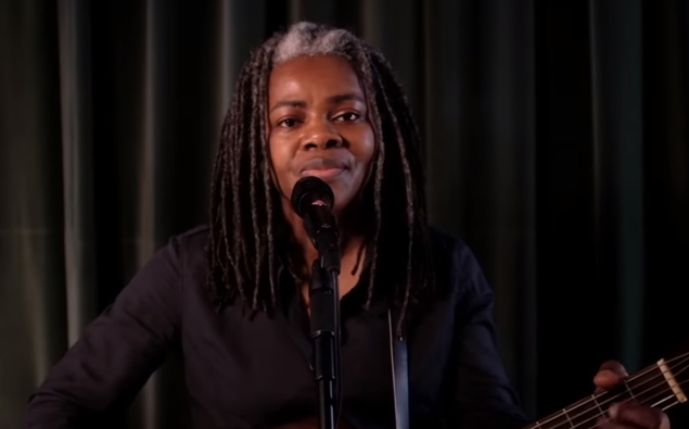 Tracy Chapman makes rare TV appearance to perform her 1988 track ...