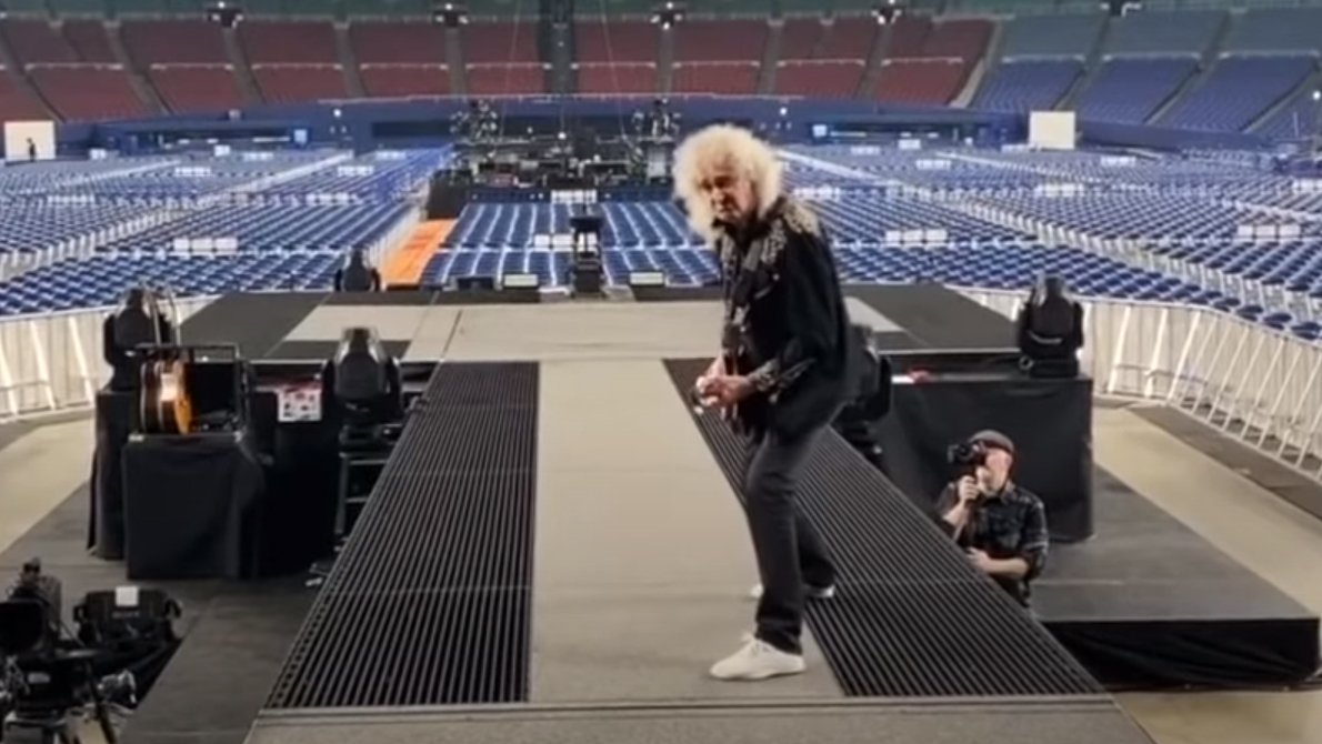 Queen shares spine-tingling video of Brian May playing a guitar solo to ...