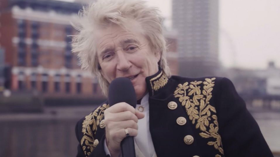 Rod Stewart performs powerful rendition of his iconic song 'Sailing ...