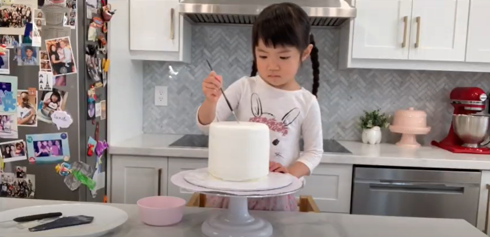 4 year old girl stuns with her incredible baking skills