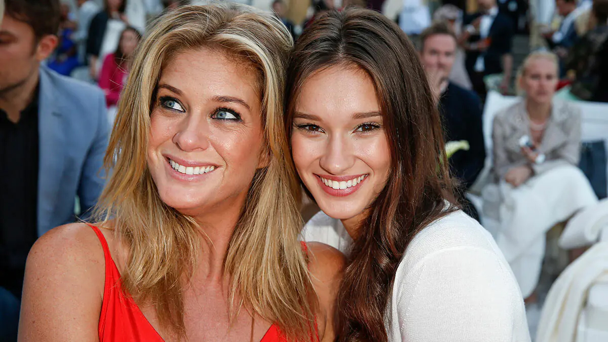 Rod Stewart and Rachel Hunter's daughter Renee stars in Sia's Christmas ...