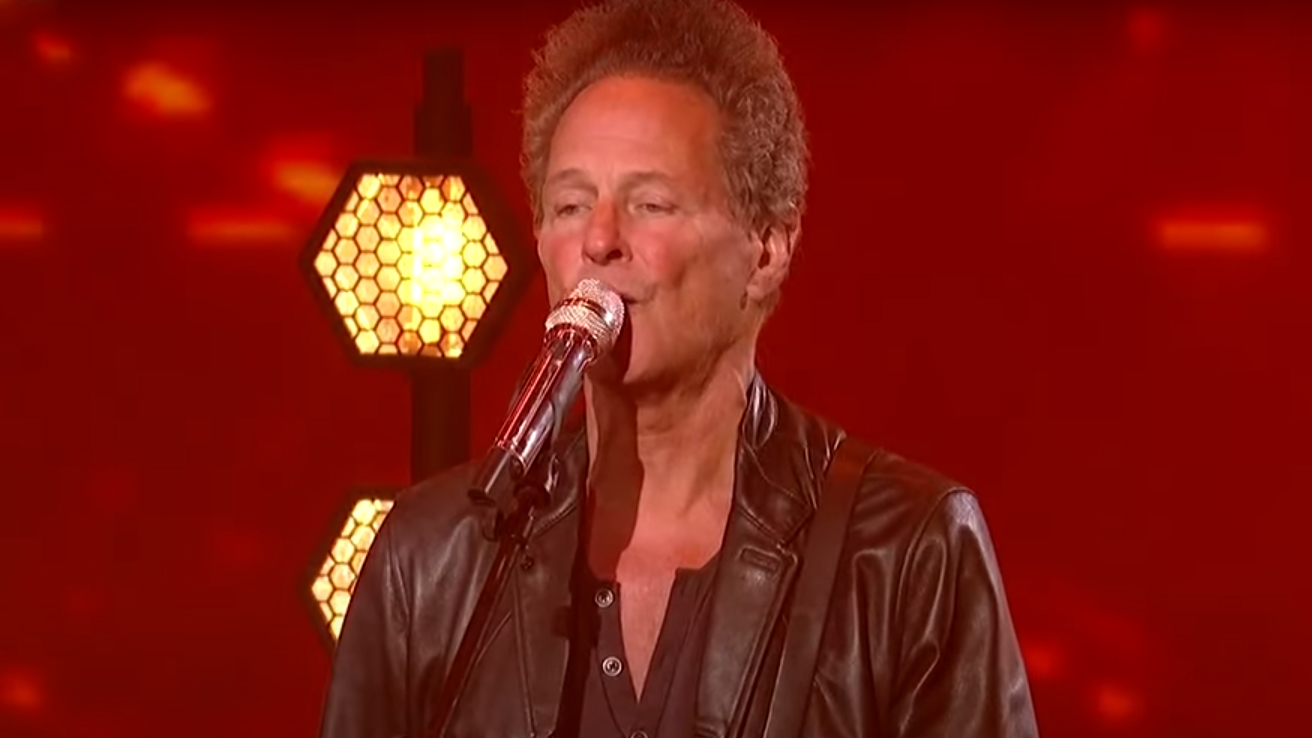 Lindsey Buckingham wows with 'Go Your Own Way' performance following ...