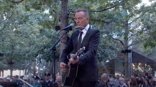 Emotional Bruce Springsteen performs poignant rendition of 'I'll See ...