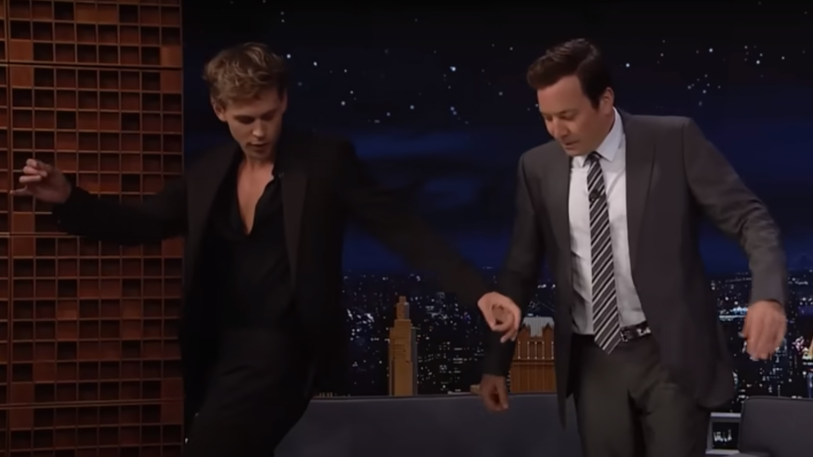 Austin Butler teaches Jimmy Fallon Elvis' iconic dance moves